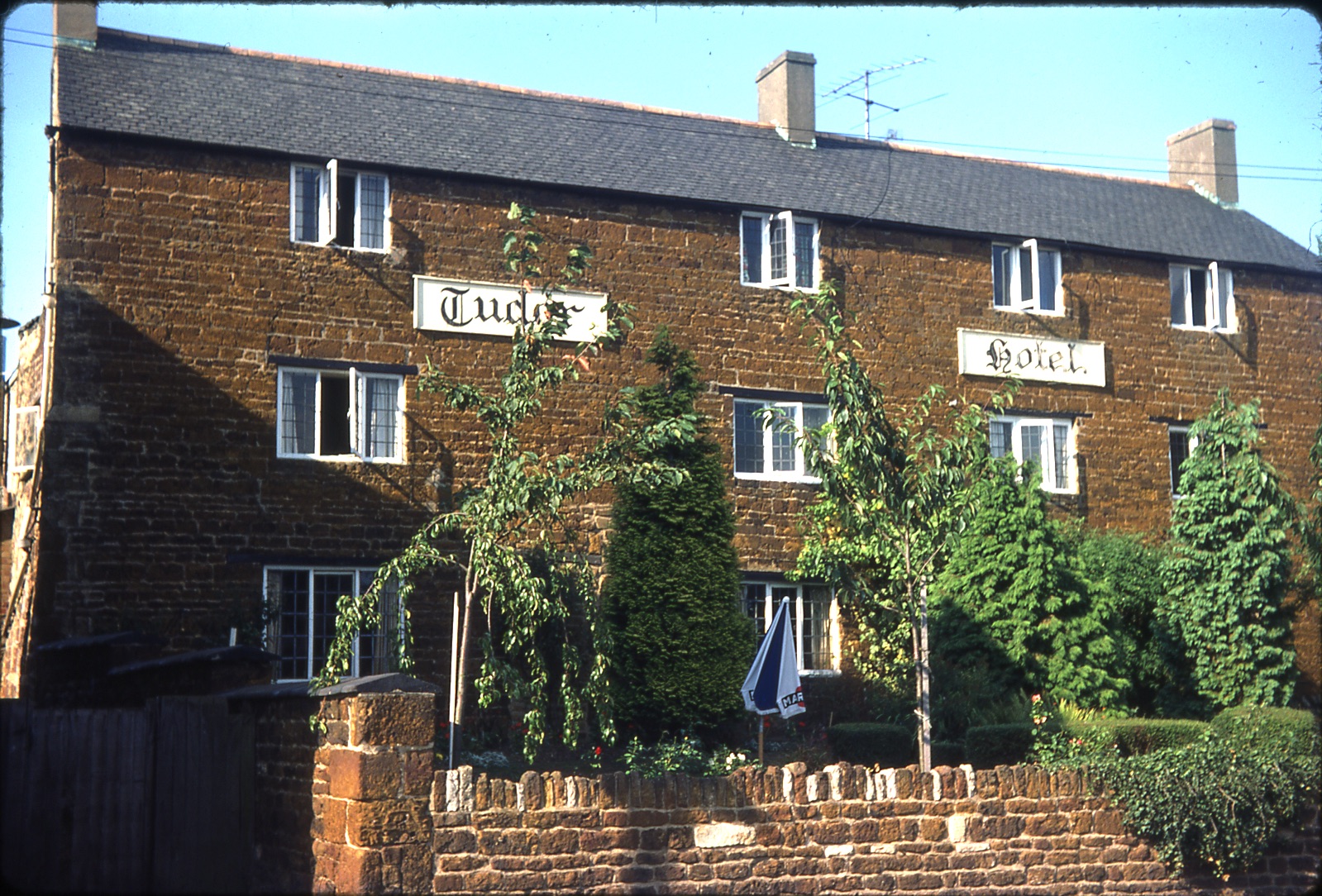 Pubs – From Tingdene to Finedon